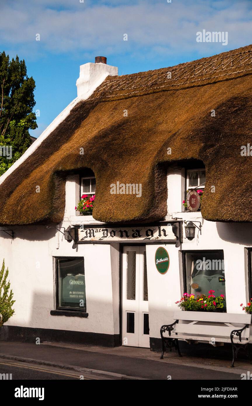 Forge thatched roof hi-res stock photography and images - Alamy