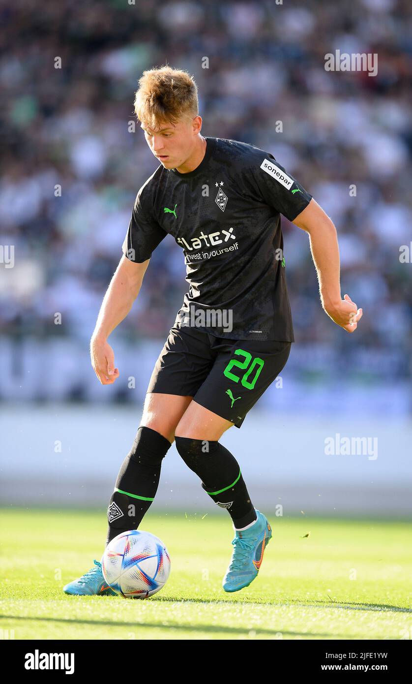 Luca NETZ (MG) action, soccer test match Rot-Weiss Essen (E) - Borussia ...