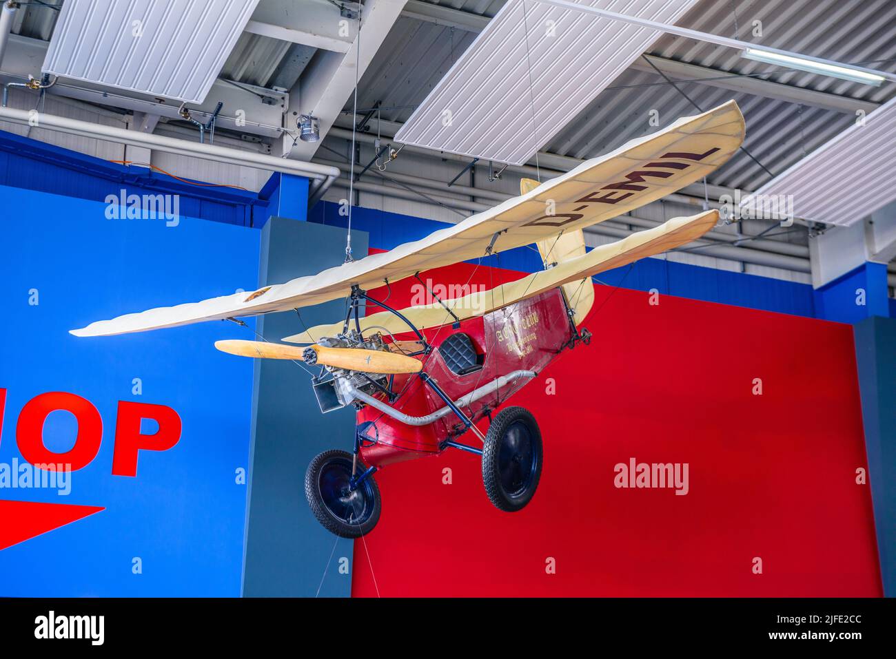 Flying canard biplane hi-res stock photography and images - Alamy