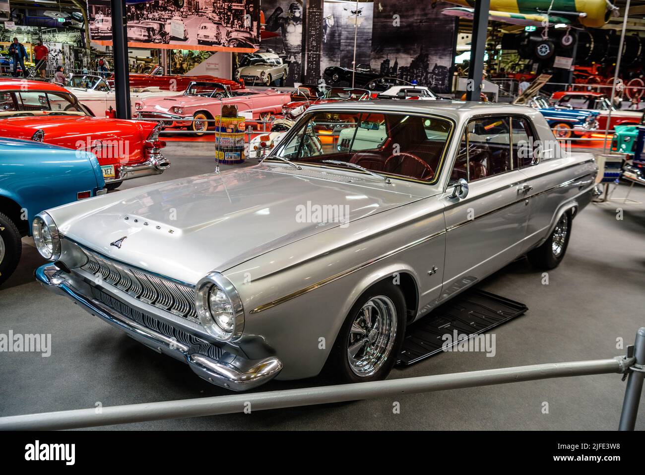 SINSHEIM, GERMANY - MAI 2022: white gray Dodge Dart 3rd generation 1961 ...