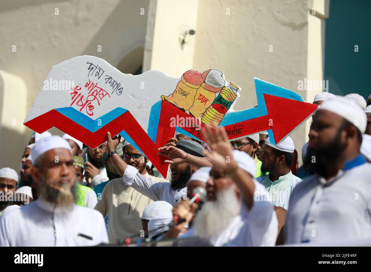 Dhaka, Bangladesh. 02nd July, 2022. Activists of the Islami Andolan ...