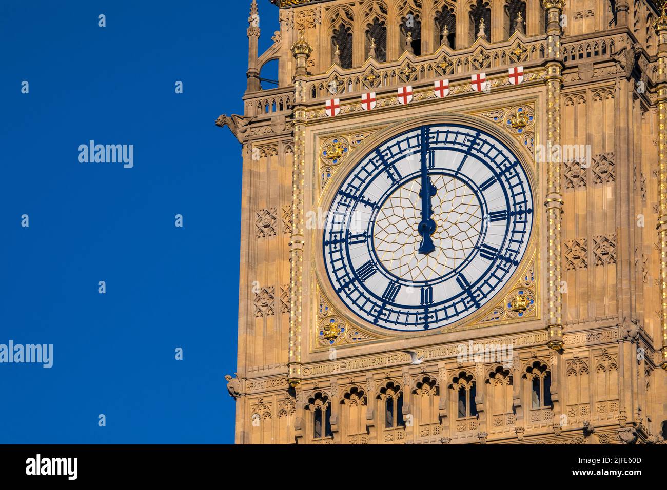 The stunning and newly renovated clockface of the Elizabeth tower, of ...