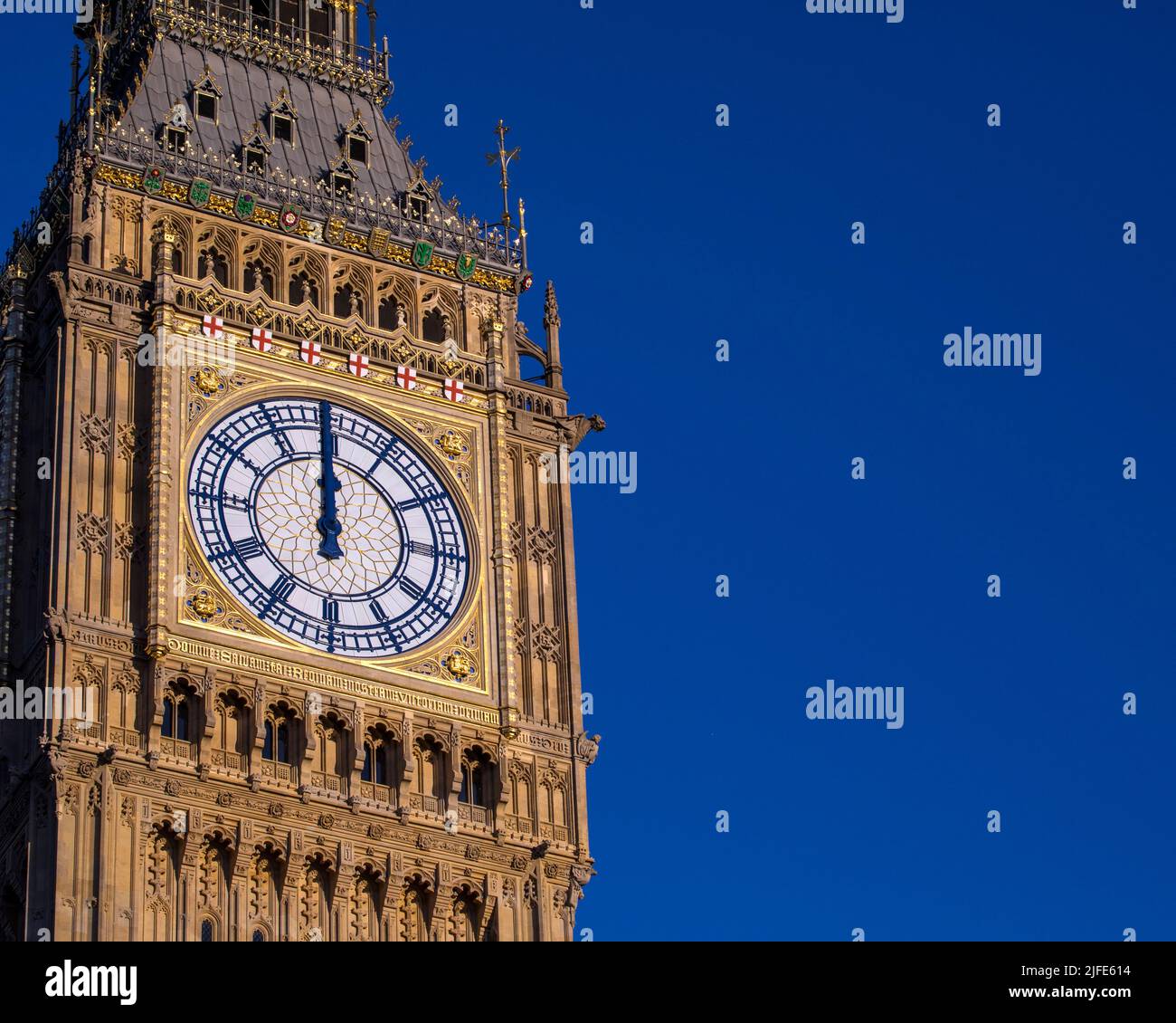 The stunning and newly renovated clockface of the Elizabeth tower, of ...