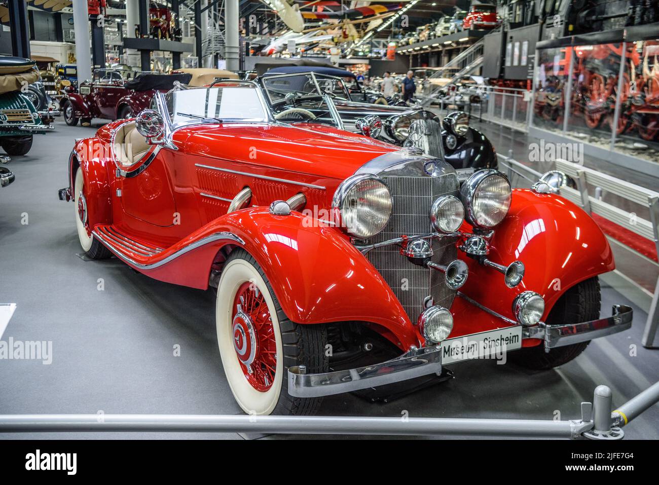 SINSHEIM, GERMANY - MAI 2022: red Mercedes-Benz 540 K Special Roadster ...