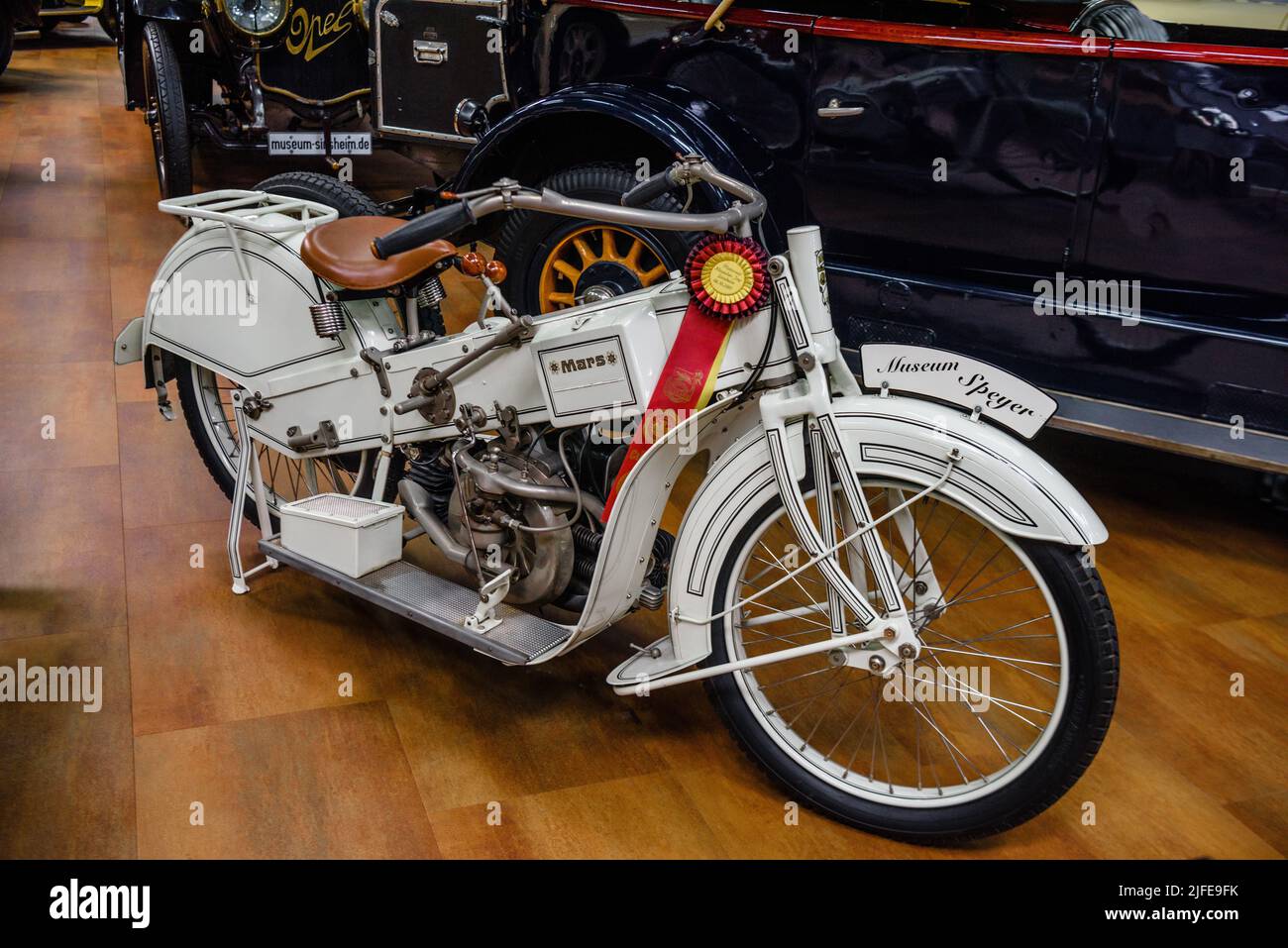 Garage 1920 hi-res stock photography and images - Alamy