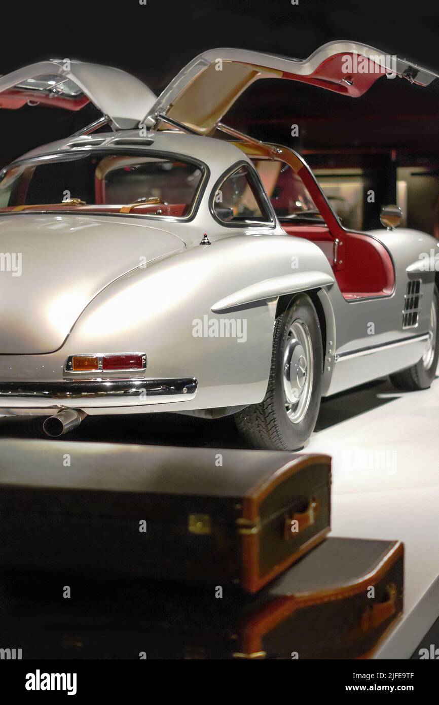 Mercedes gull wing door speed hi-res stock photography and images - Alamy
