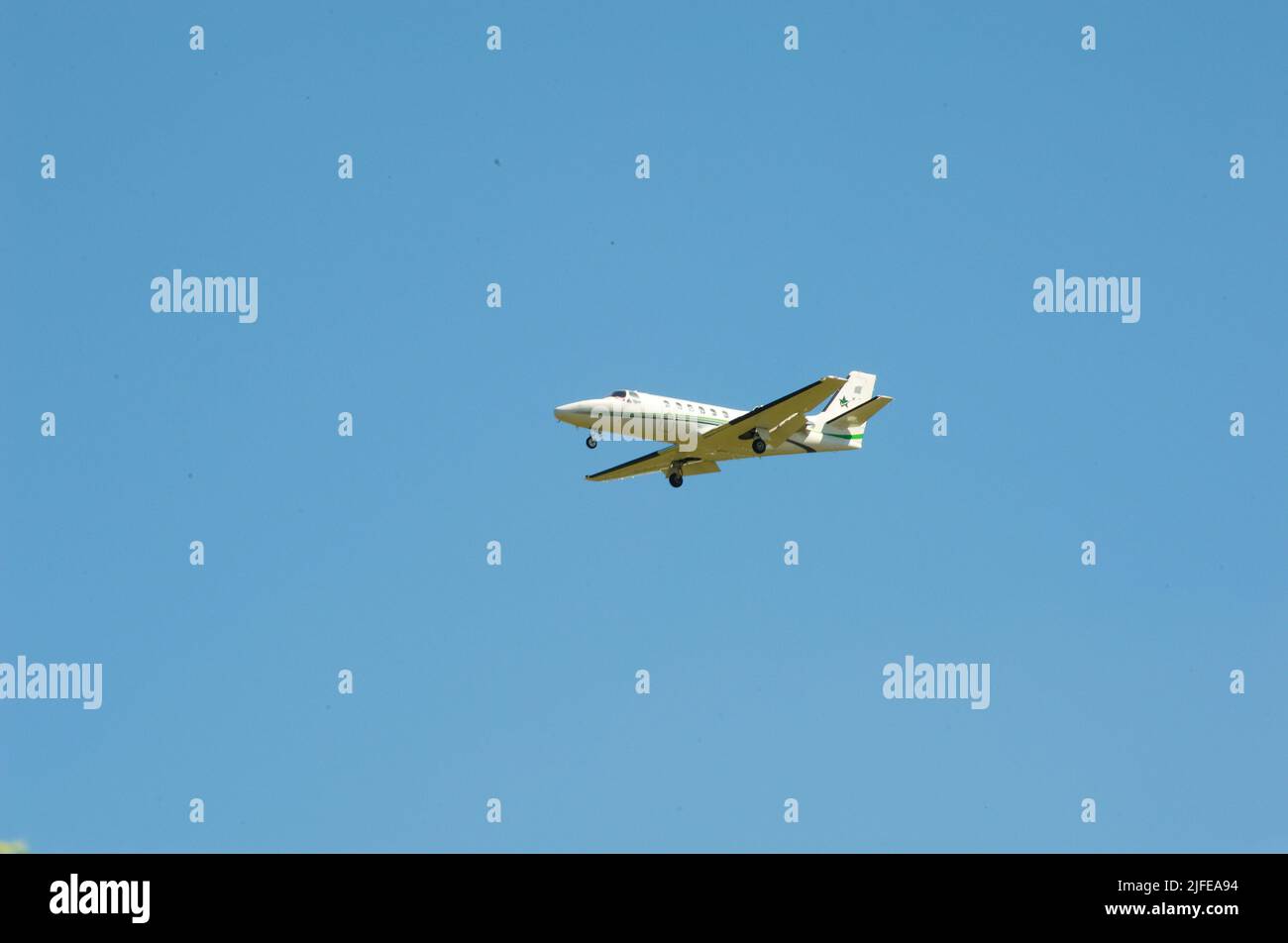 Private Jet landing at Lexington Bluegrass Airport Stock Photo - Alamy