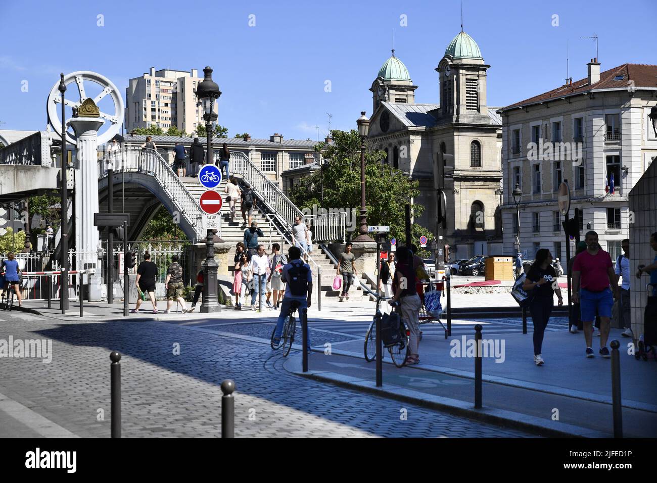 Pont Levant de la Rue de Crimée - Paris - France Stock Photo - Alamy