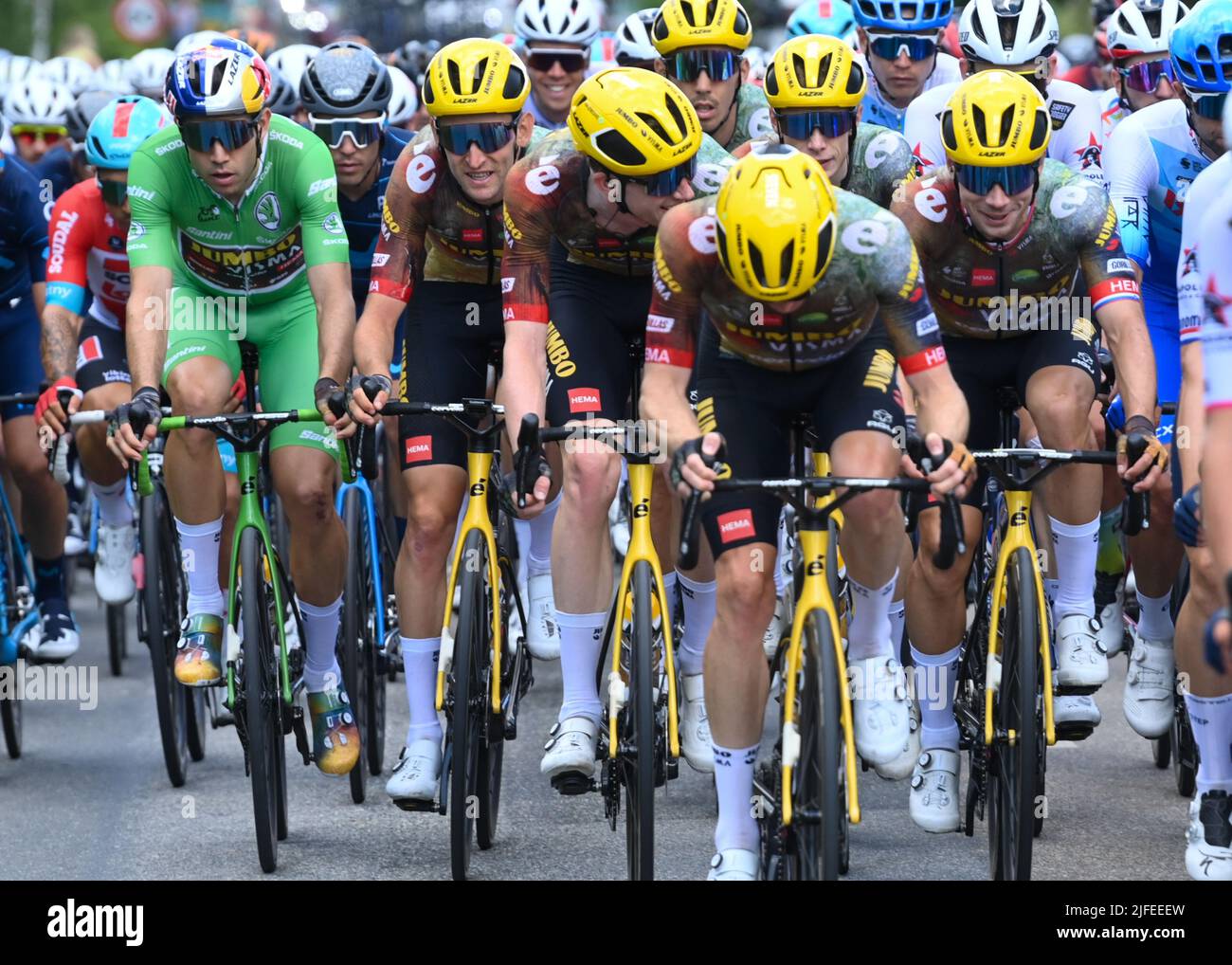 Jonas VINGEGAARD, Wout VAN AERT, Primož ROGLIČ looking relaxed during ...