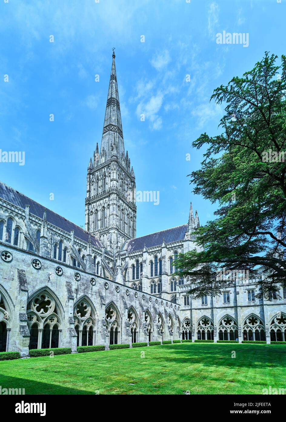 Cloister medieval christian cathedral salisbury england garden t hi-res ...