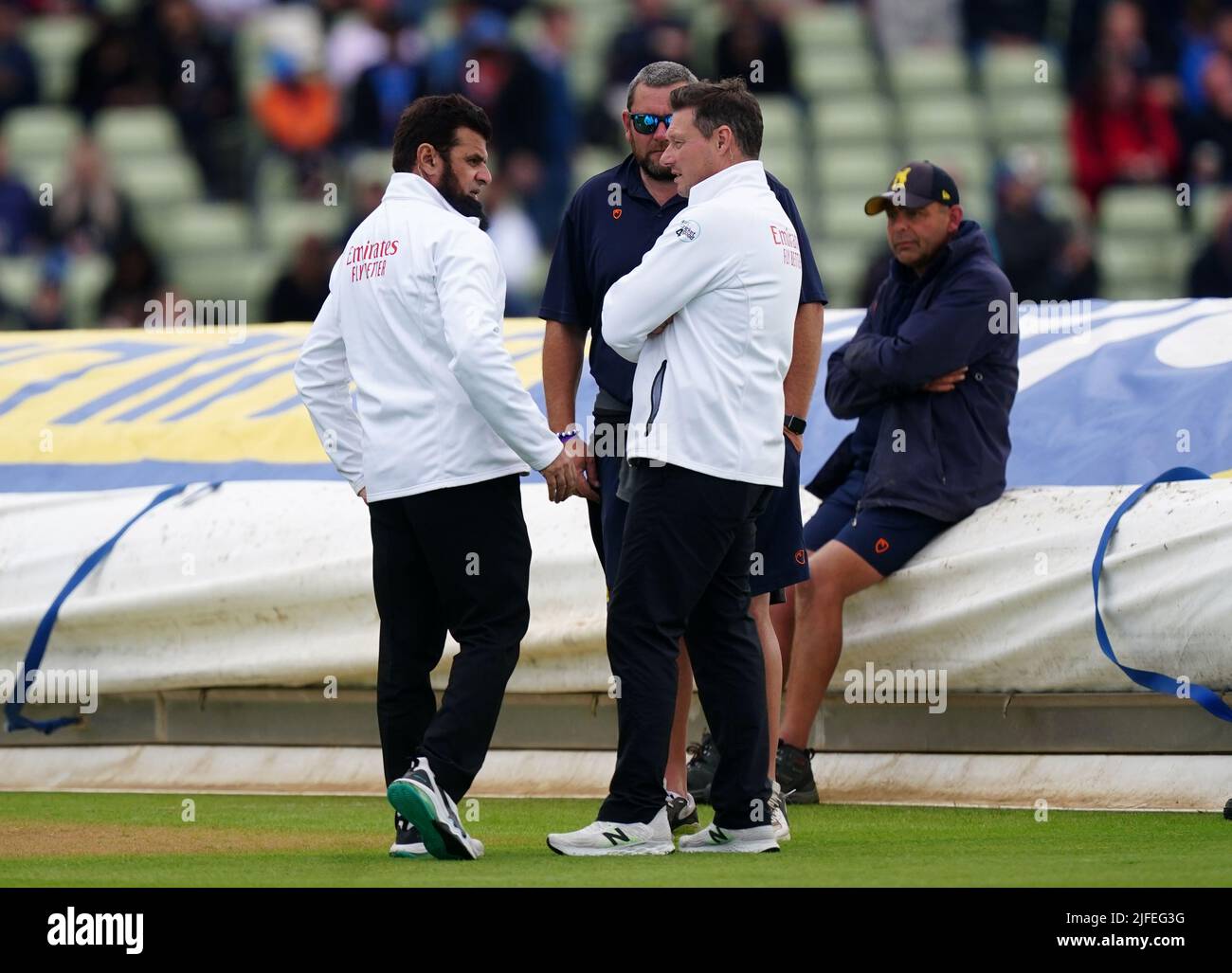 UmpiresÕ Richard Kettleborough (right) and Aleem Dar speak to ground ...