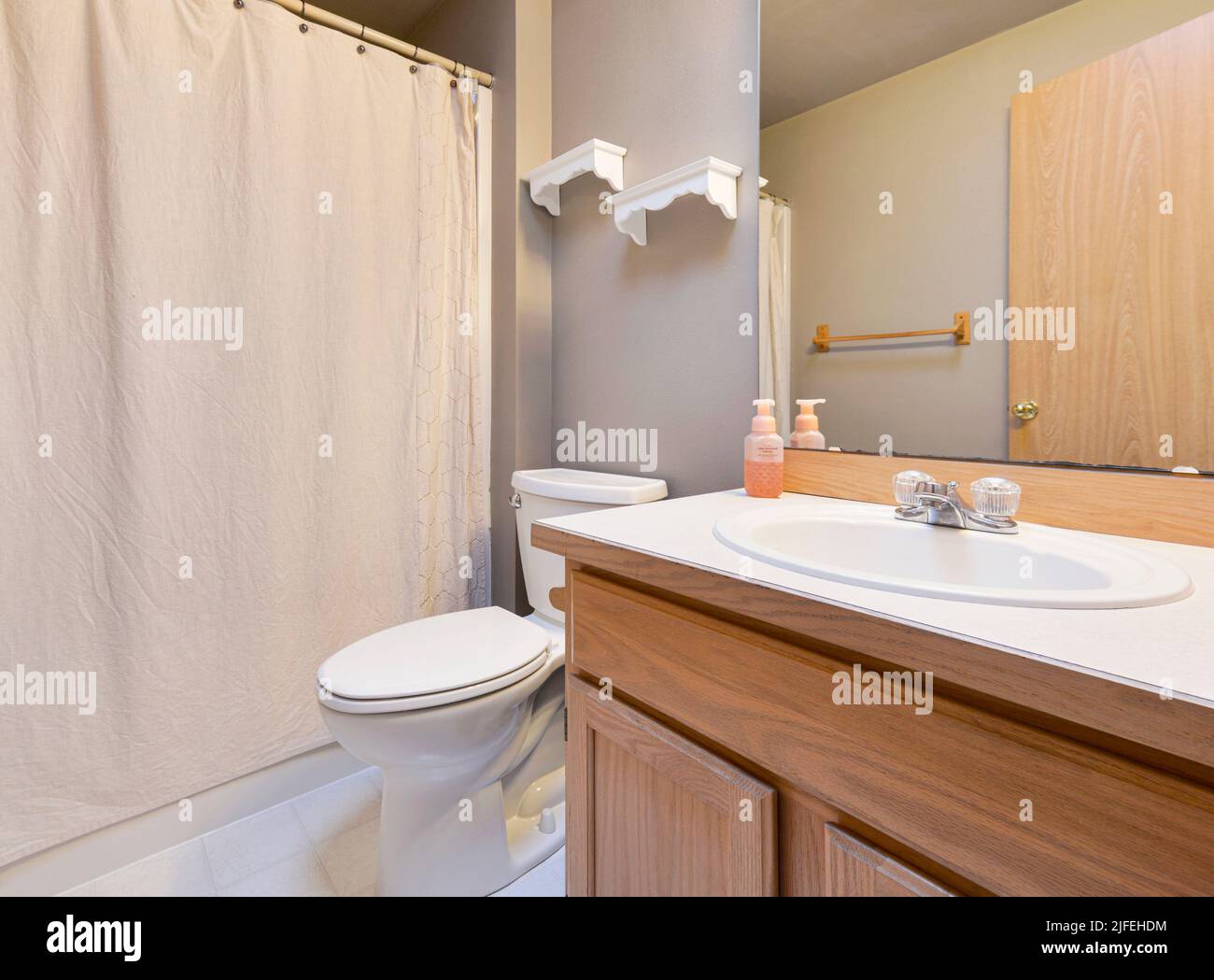 Modern residential bathroom interior Stock Photo - Alamy