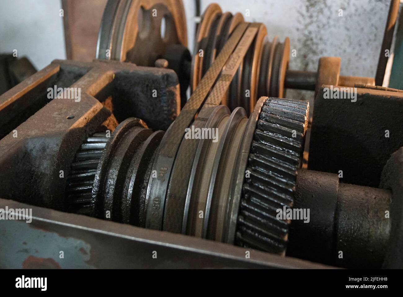 Old lathe hi-res stock photography and images - Alamy