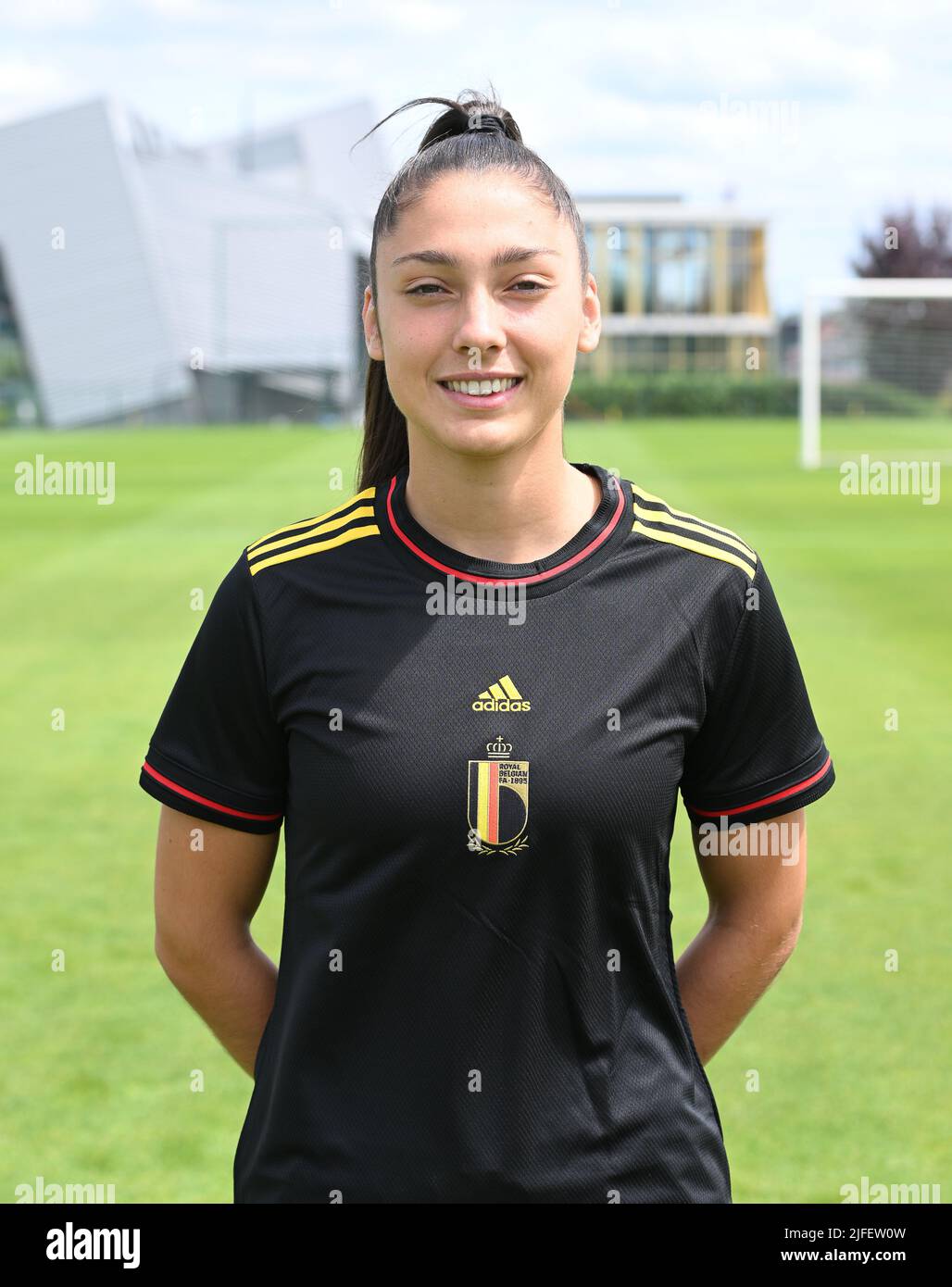 Belgium's Amber Tysiak pictured posing for the photographer after a ...