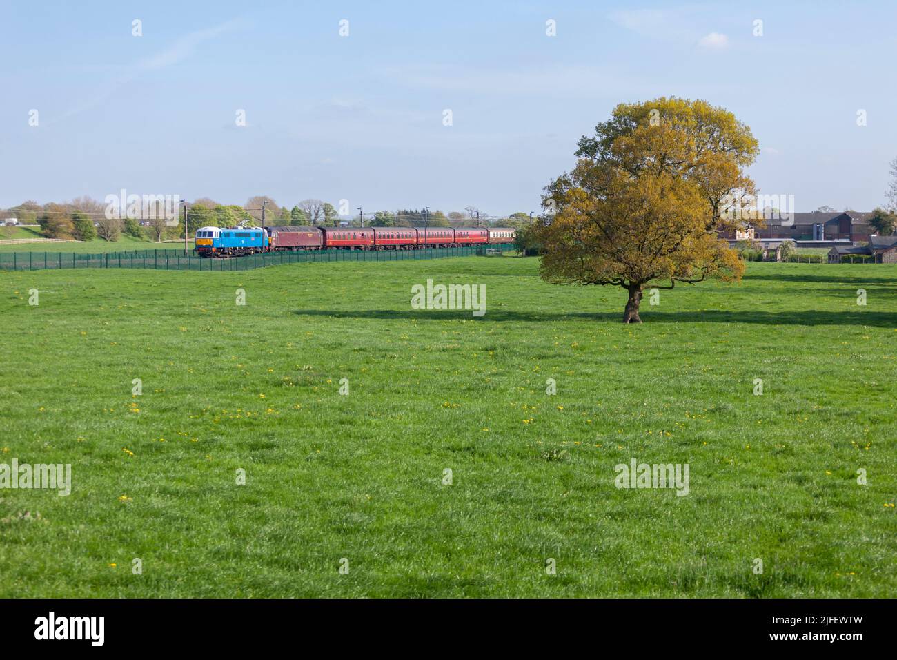 Preserved class 86 electric locomotive 86259 on the west coast mainline ...