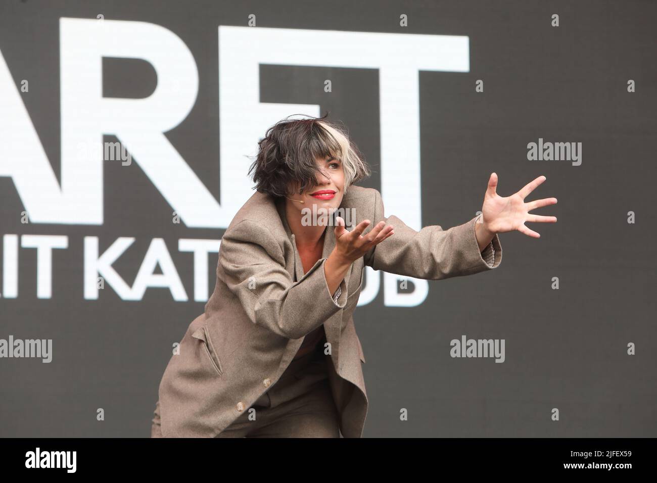 Kit kat club hi-res stock photography and images - Alamy