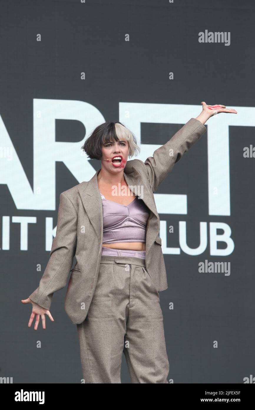 Kit kat club hi-res stock photography and images - Alamy