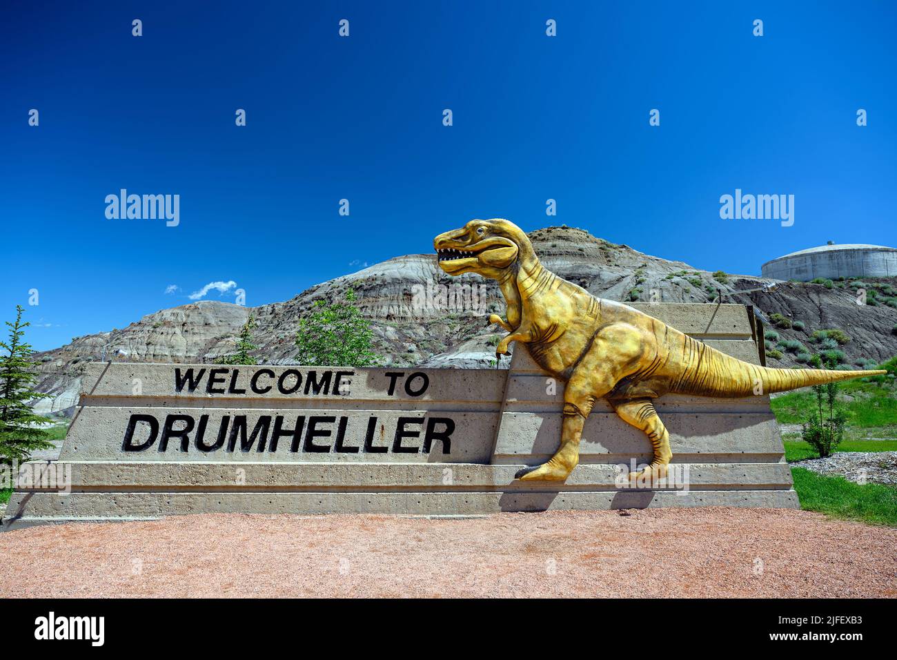 Canada drumheller alberta dinosaur welcome sign hi-res stock ...