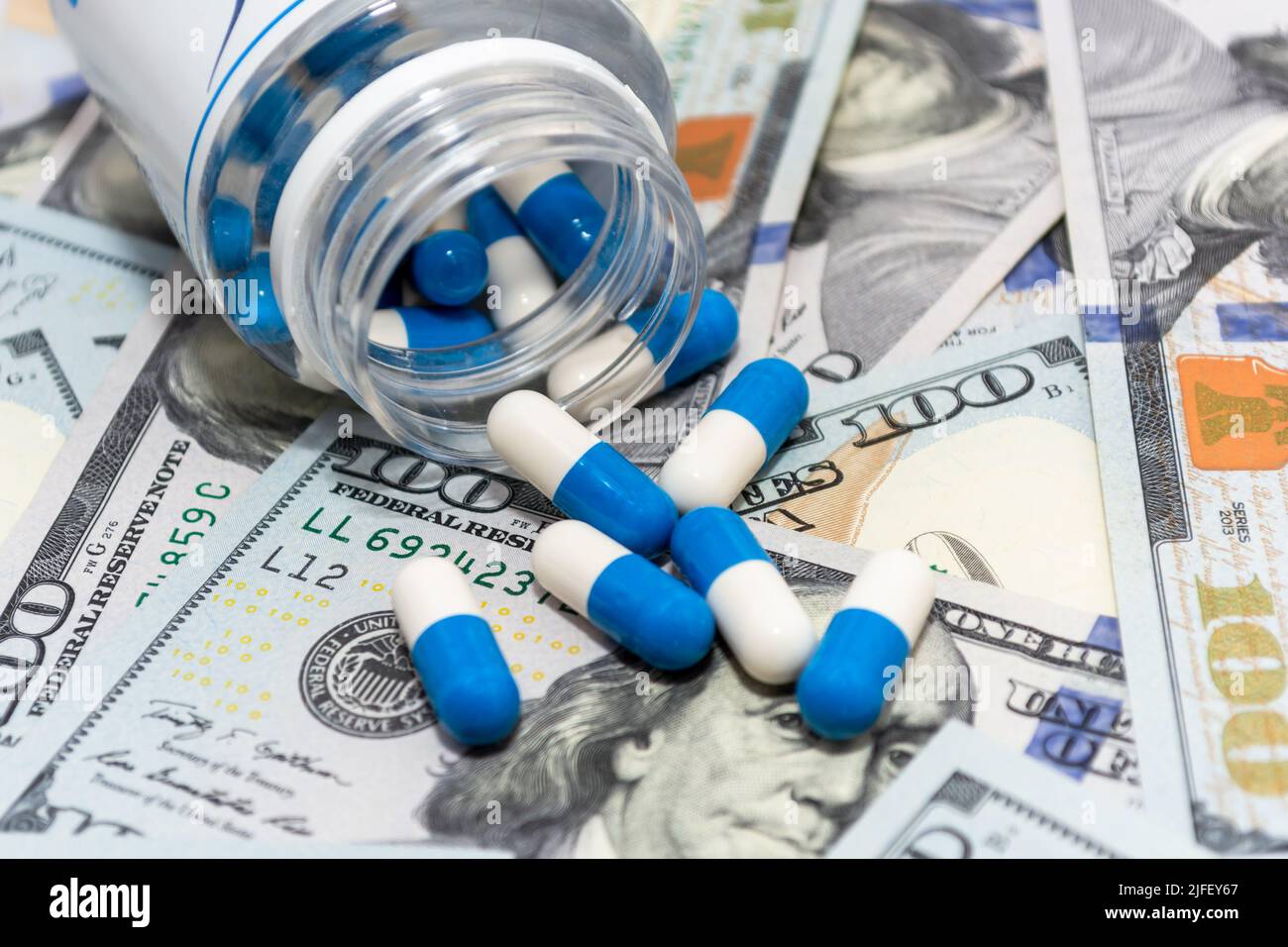 Money 100 dollar bills hi-res stock photography and images - Alamy