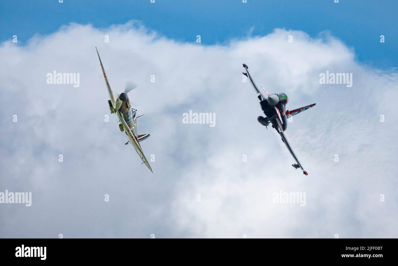 Eurofighter typhoon raf taking off hi-res stock photography and images ...