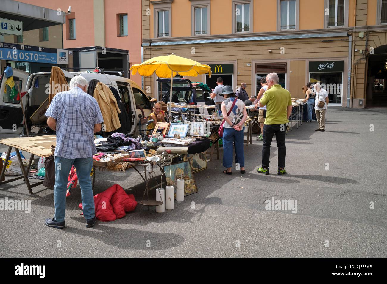 Italian antiques hi-res stock photography and images - Alamy