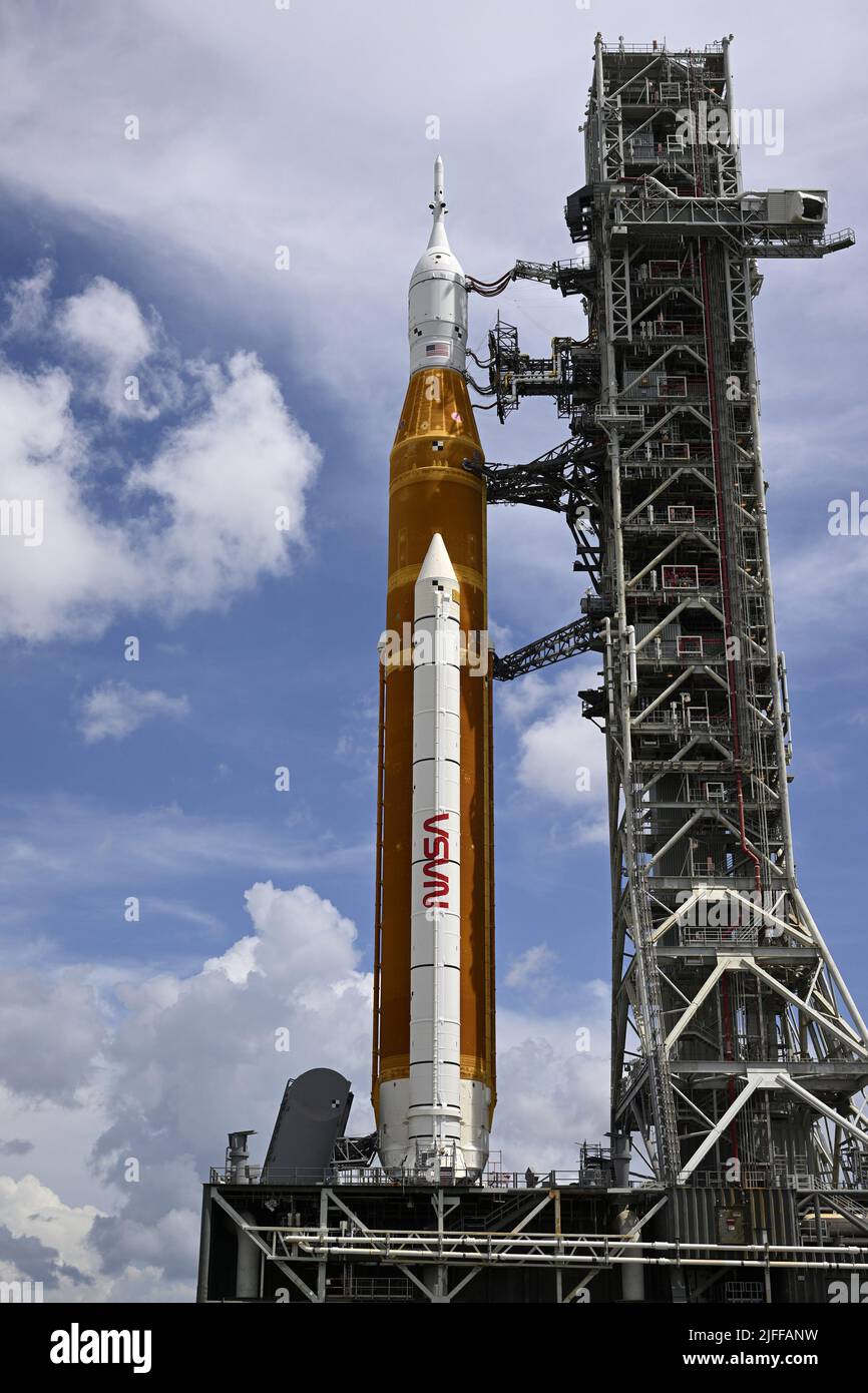 Sls launch hi-res stock photography and images - Alamy