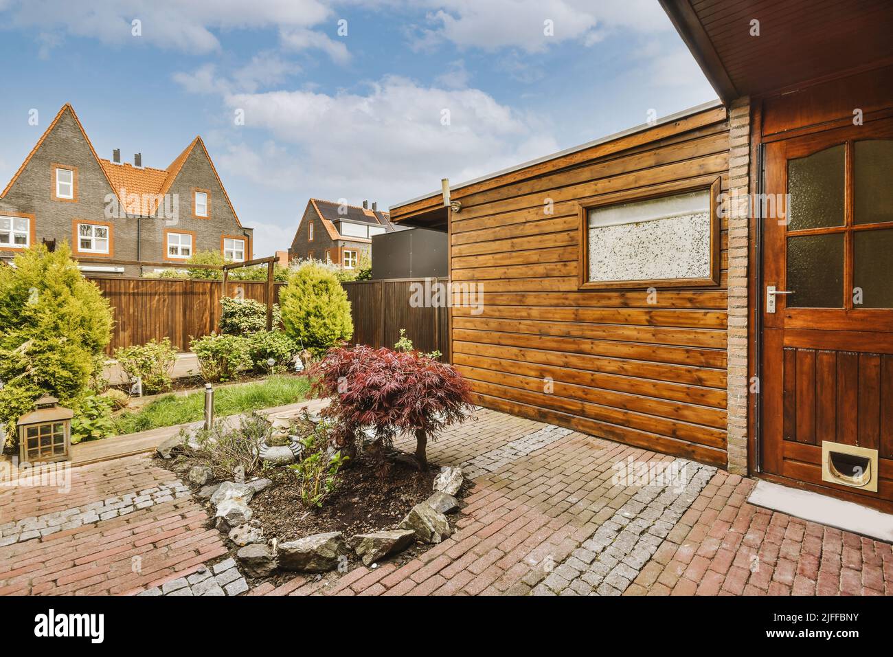 Neighboring house fence hi-res stock photography and images - Alamy