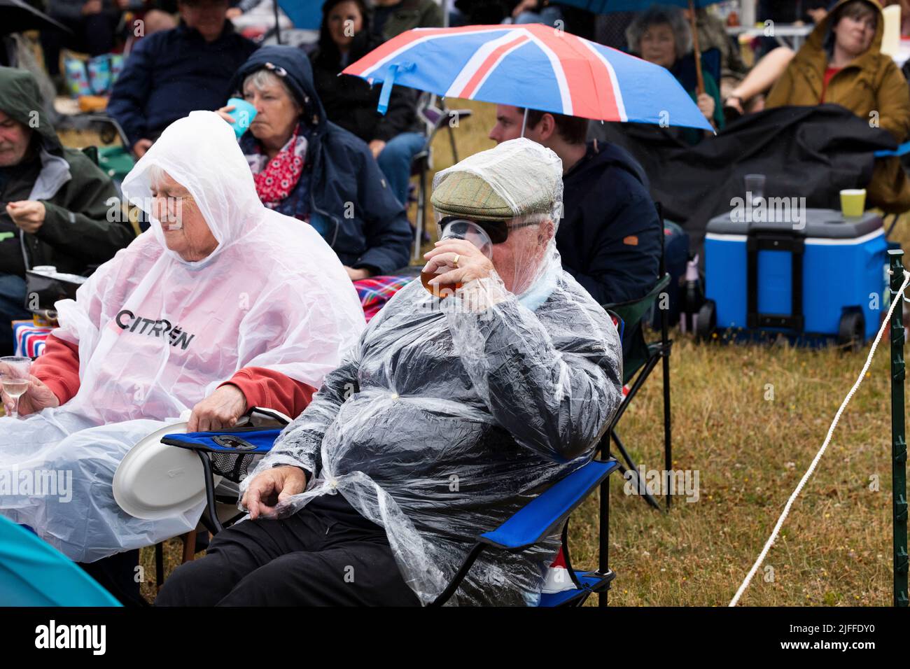 Woodstock, Oxfordshire, UK. 2nd July 2022. Man in disposable rain ...