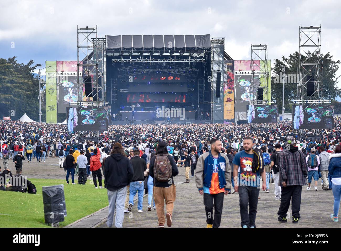 Hip hop al parque hi-res stock photography and images - Alamy