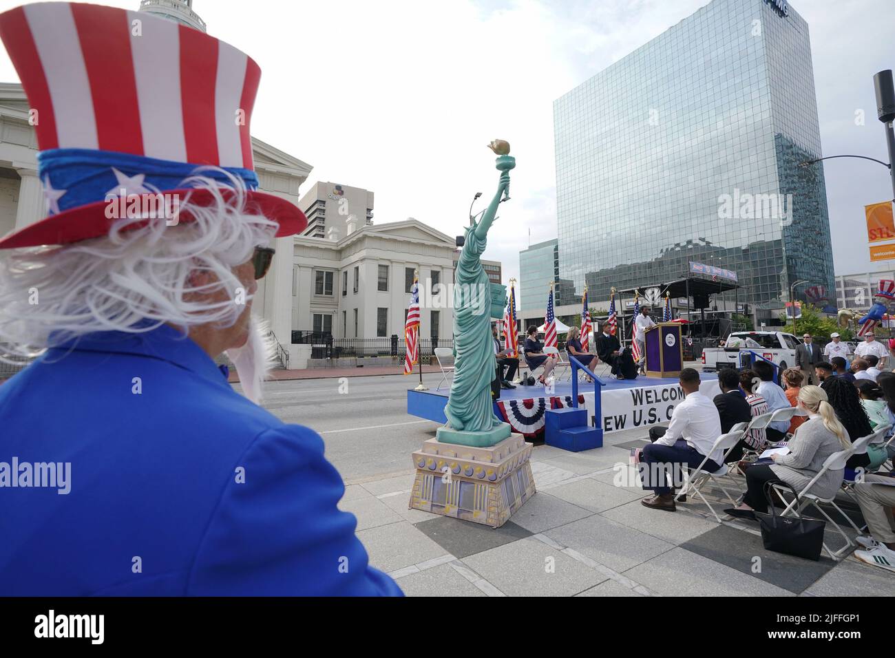 Man dressed as uncle sam hi-res stock photography and images - Alamy