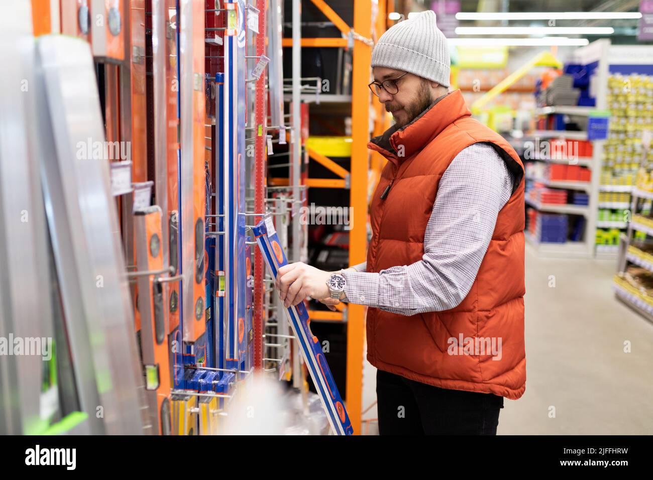 shopping cart customer enters building hypermarket Stock Photo - Alamy