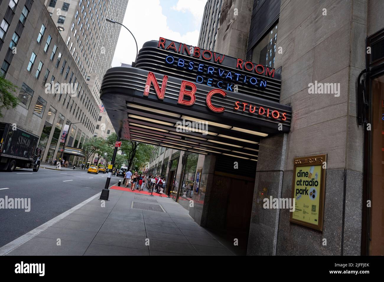 Nbc studios sign 30 rockefeller hi-res stock photography and images - Alamy