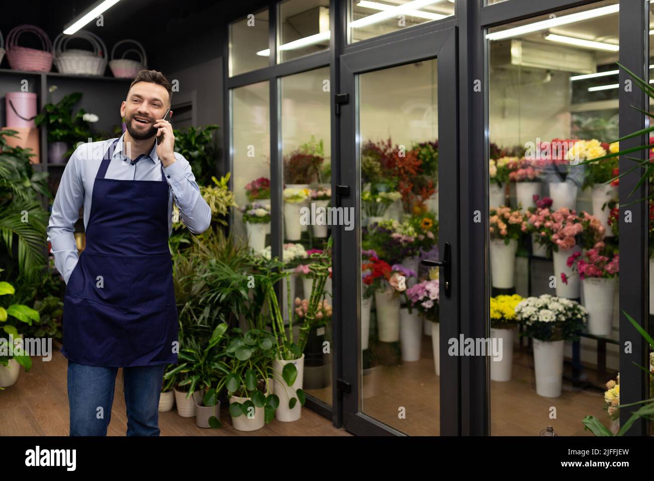Woman takes orders hi-res stock photography and images - Alamy