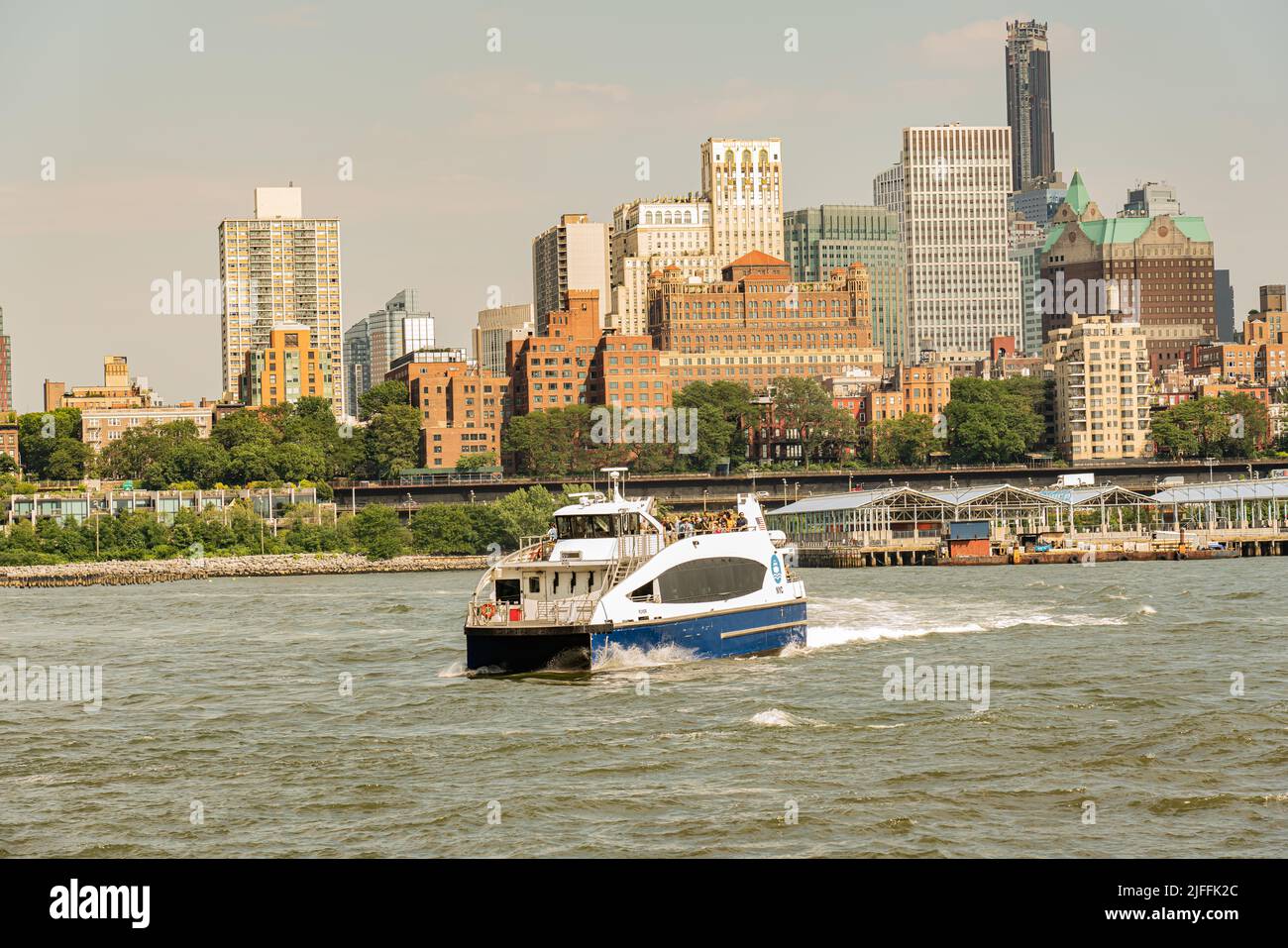 DUMBO, Brooklyn, New York: Landscape with the view on Brooklyn Bridge ...