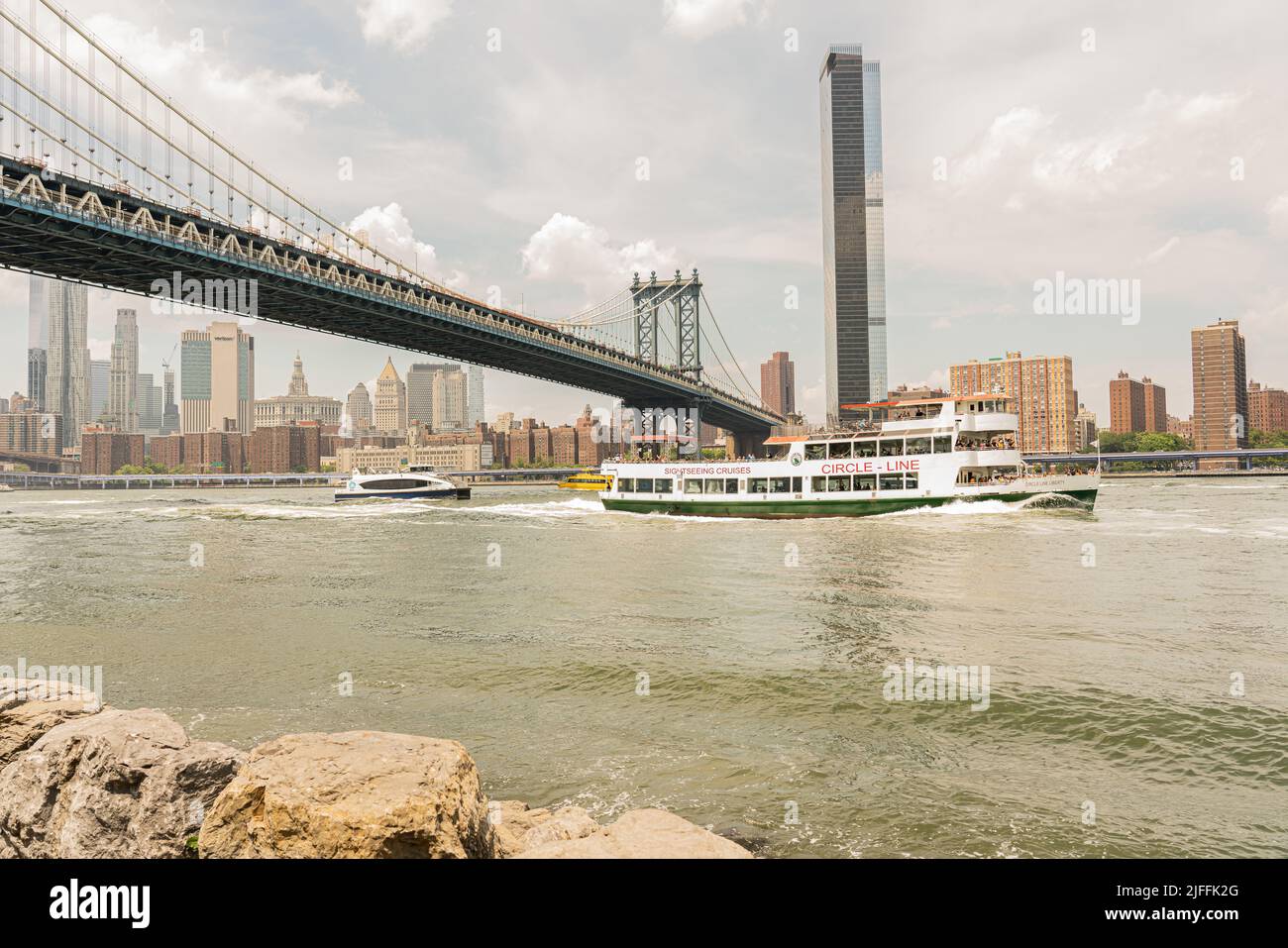 DUMBO, Brooklyn, New York: Landscape with the view on Brooklyn Bridge ...