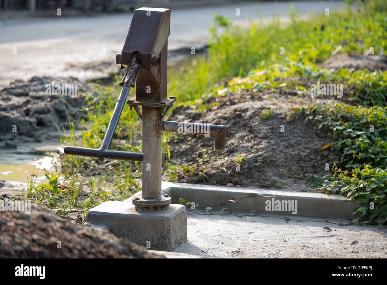 Indian village hand pump hi-res stock photography and images - Alamy