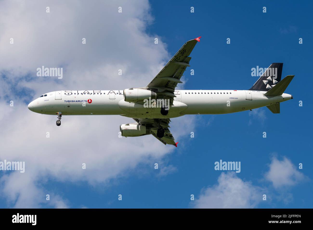 A321 bottom view hi-res stock photography and images - Alamy