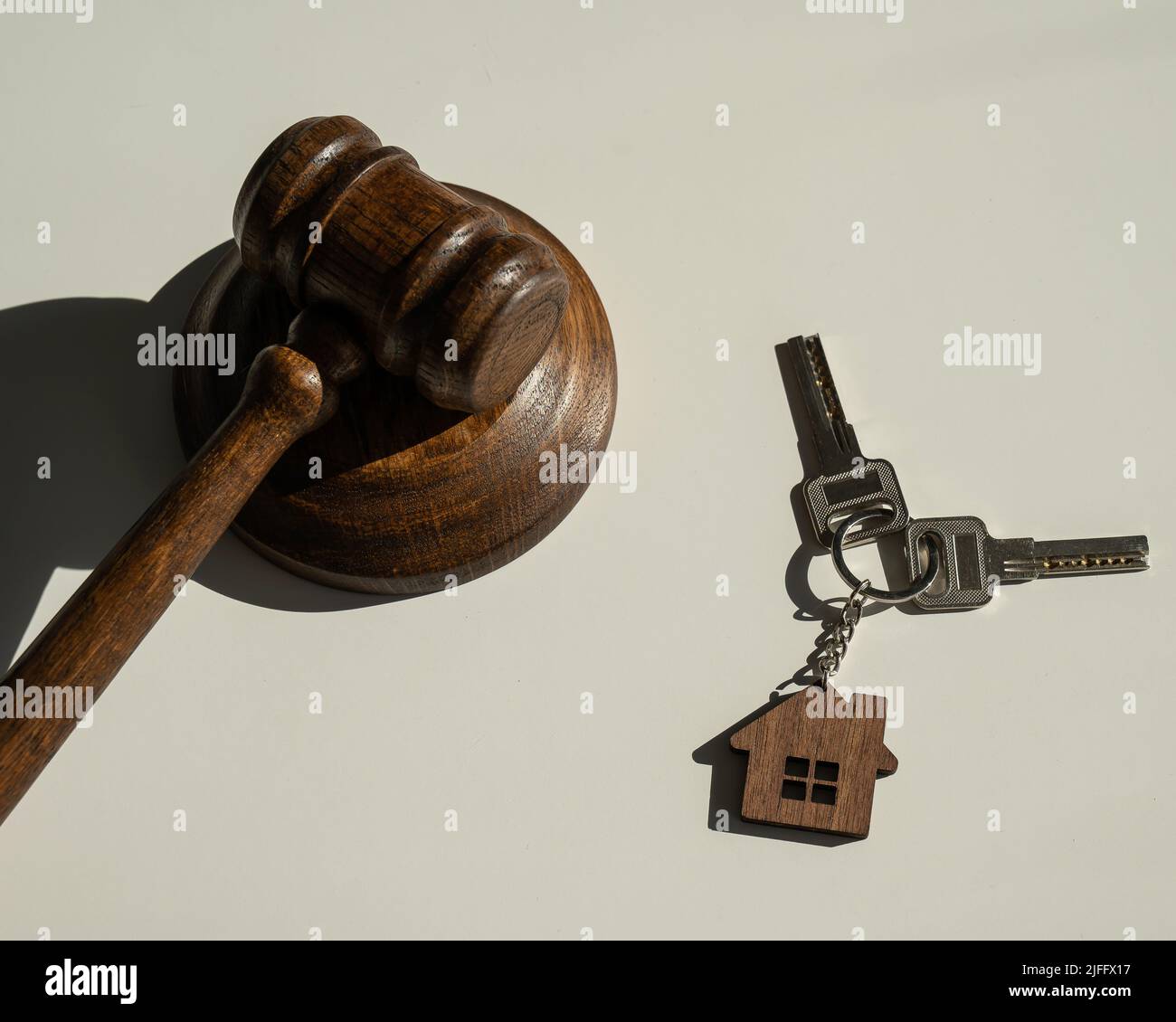 Gavel house model keys hi-res stock photography and images - Alamy