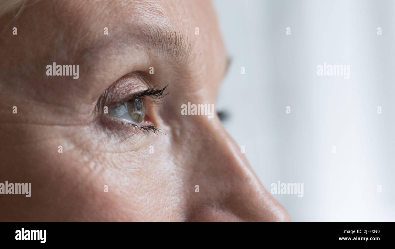 Eyelid woman hi-res stock photography and images - Alamy