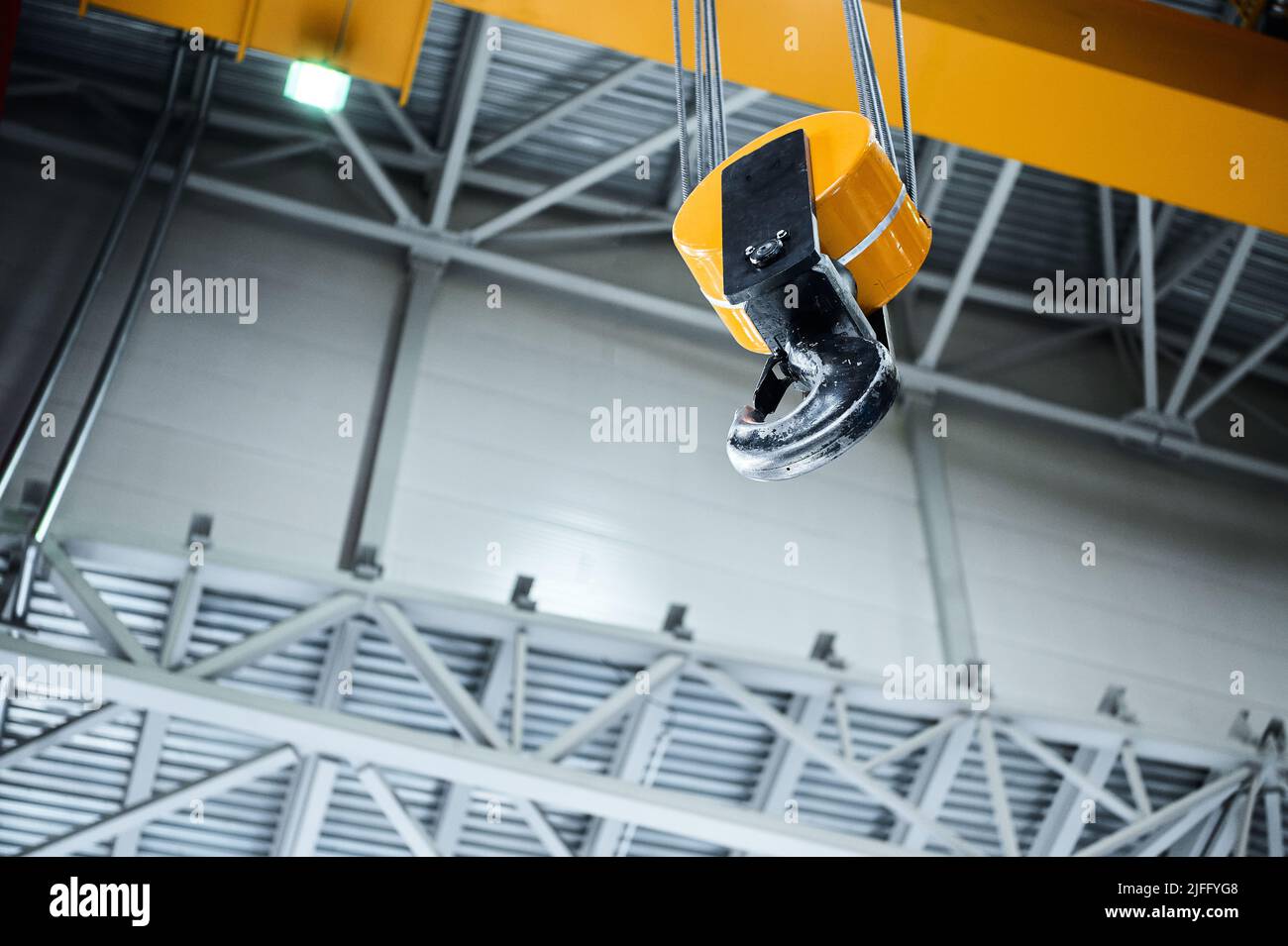Overhead ceiling crane hi-res stock photography and images - Alamy