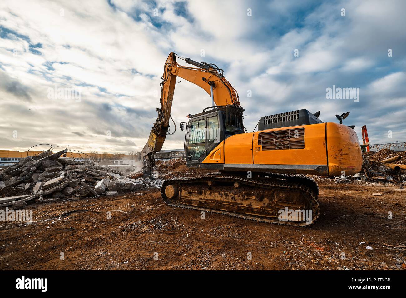Excavator destroyer with hydraulic scissors cuts concrete Stock Photo ...