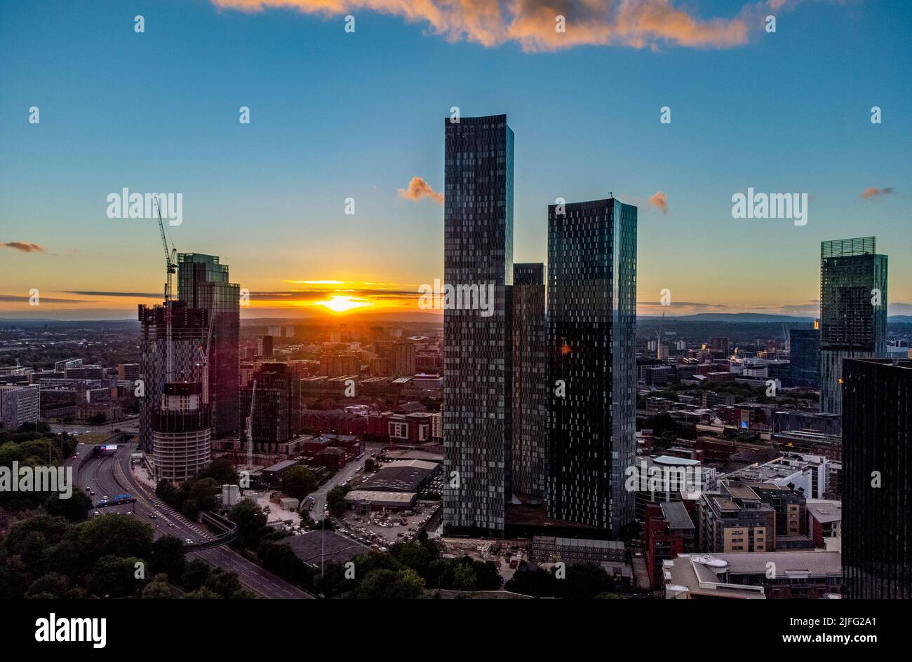The sun setting behind the Manchester skyline Stock Photo - Alamy