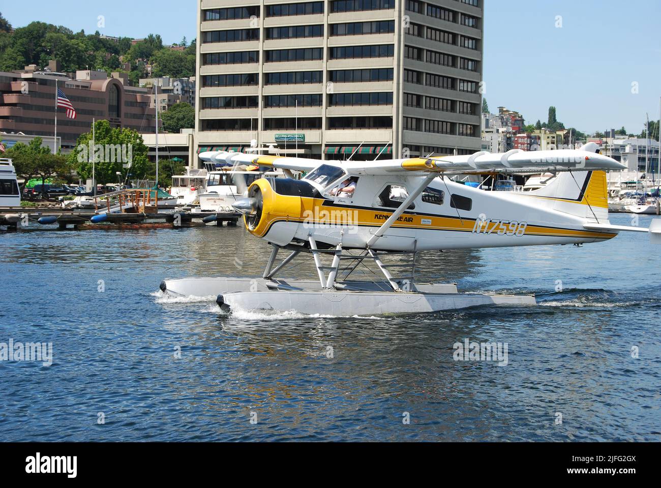Single engine float plane landing hi-res stock photography and images ...