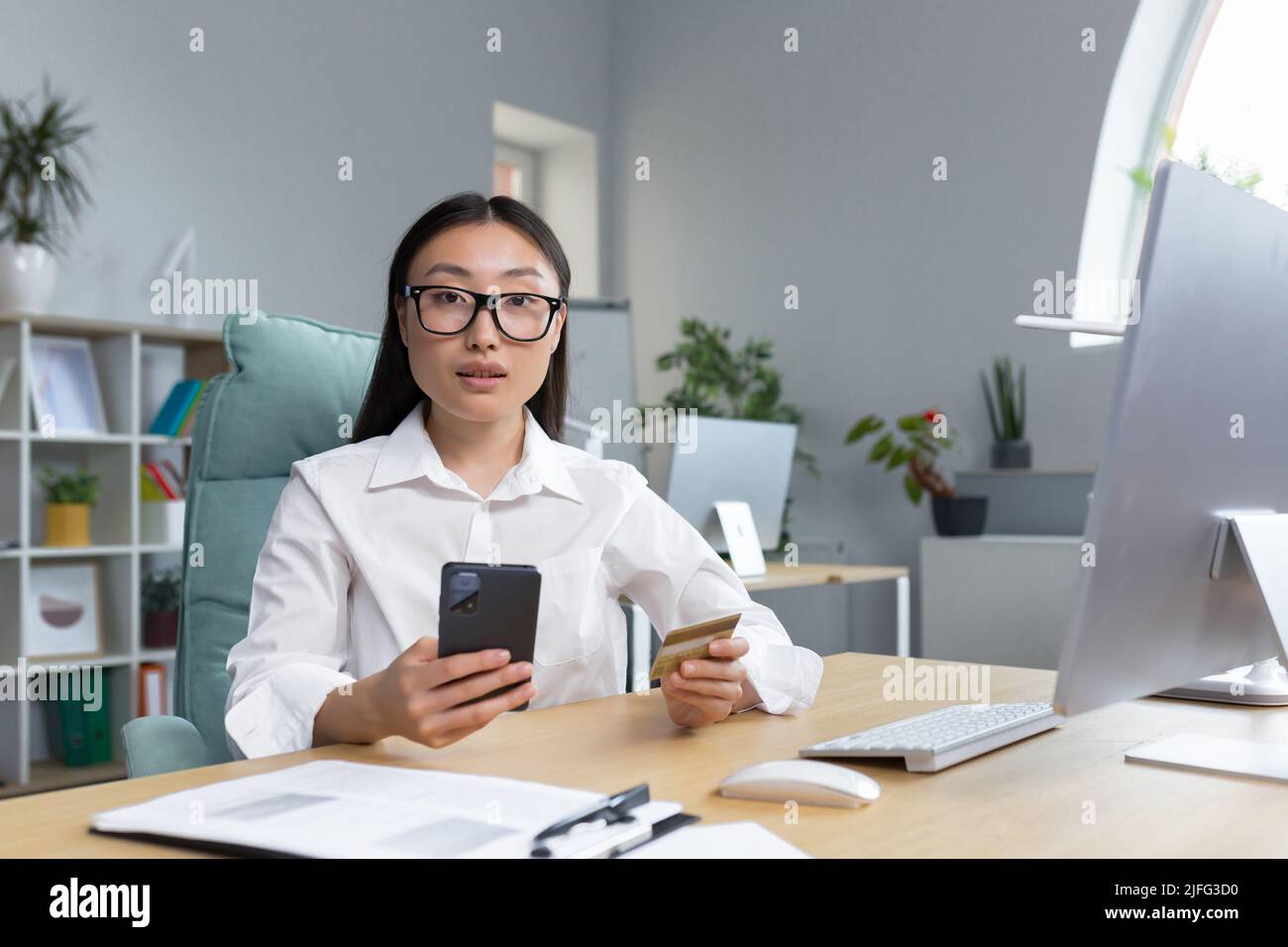 Japanese pay phone hi-res stock photography and images - Alamy