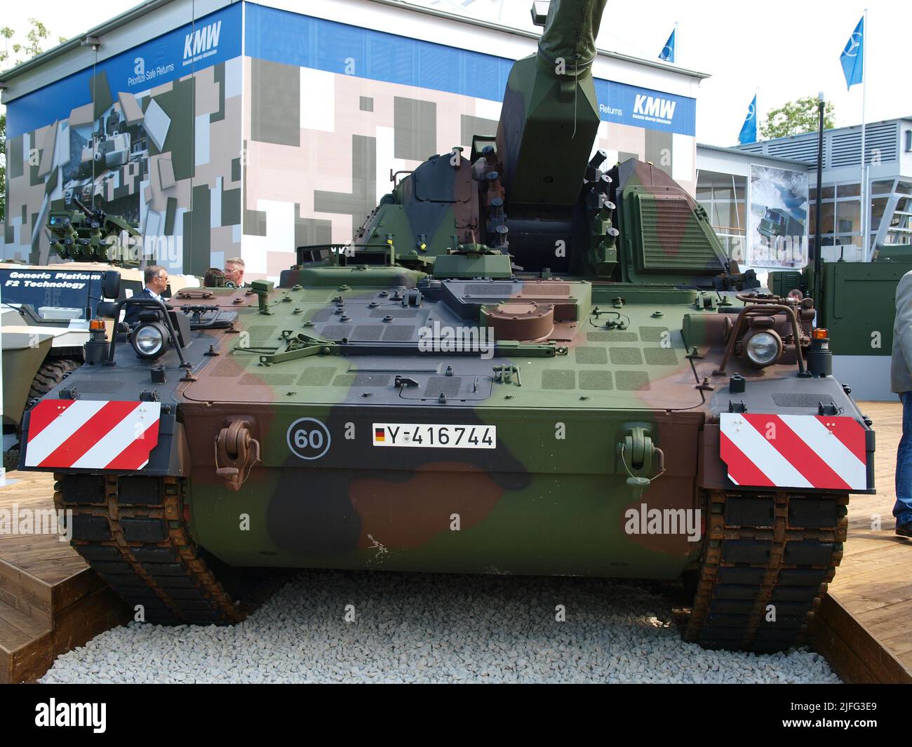 Self propelled howitzer in 2000 hi-res stock photography and images - Alamy