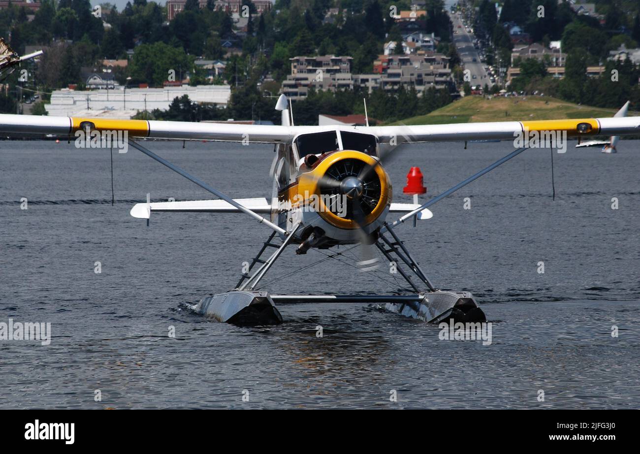 Float plane on Lake Union in Seattle Stock Photo - Alamy