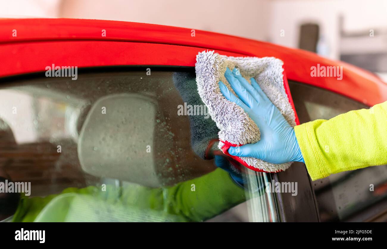 vehicle cleaning and drying with microfiber cloth Stock Photo - Alamy