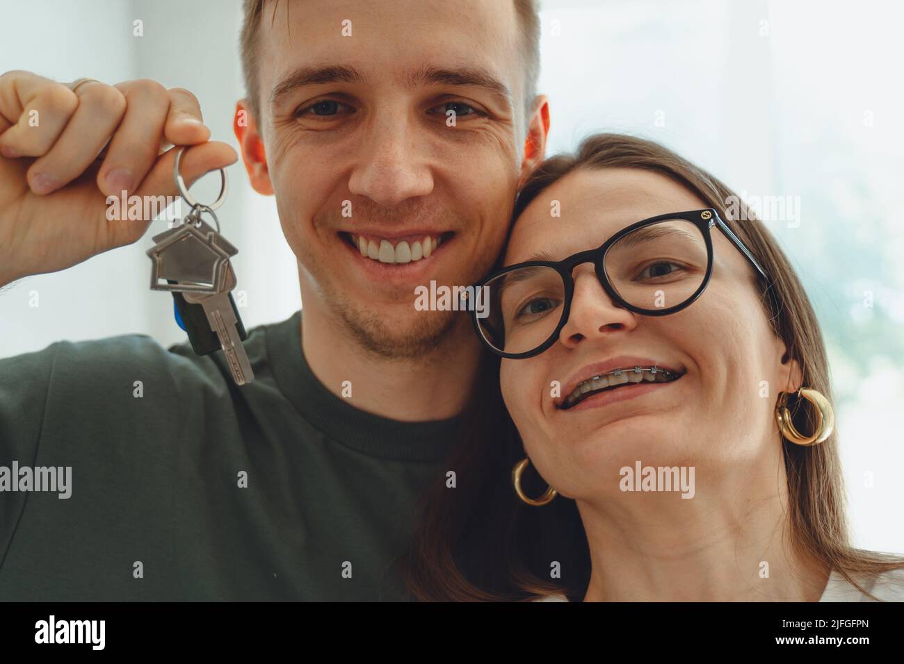 Posing head shot start hi-res stock photography and images - Alamy