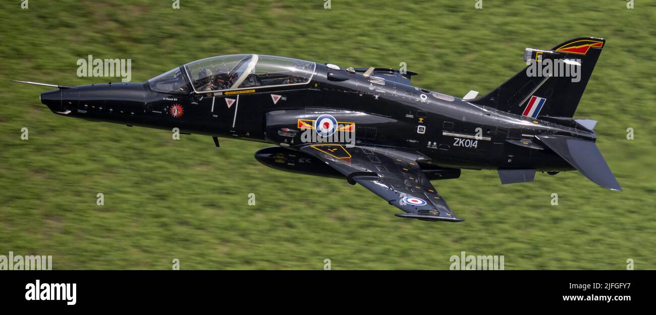 RAF Hawk T2, flying low level in LFA7 Stock Photo - Alamy