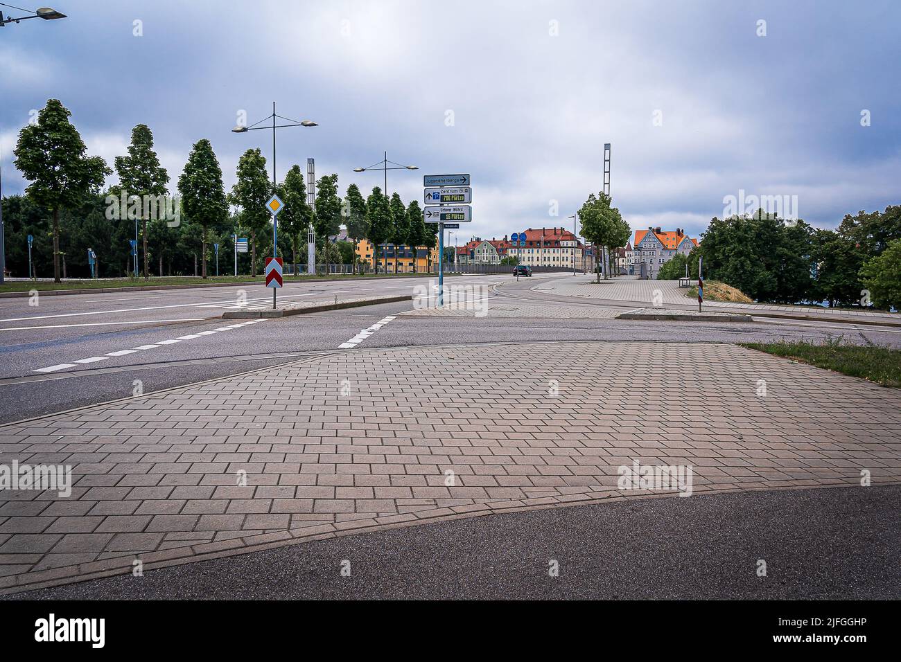 Empty crosswalk hi-res stock photography and images - Alamy
